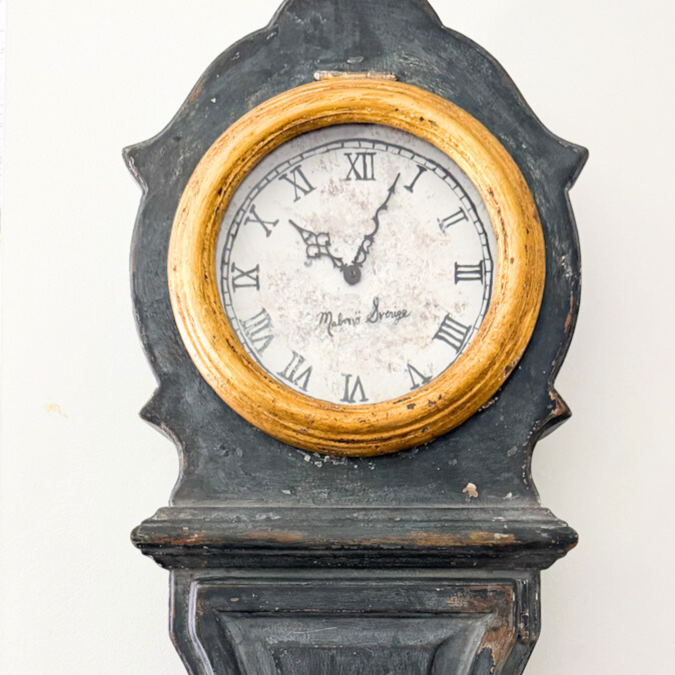 Pulaski Clock Makeover: Creating a Swedish Mora Clock Finish – Amy ...